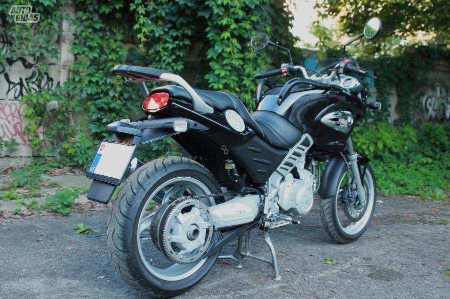 Melns BMW F 650CS 2005 Viļņa, ar dzinēja tilpumu 0.65 L un nobraukumu 18 tūkst. km par 1800 €, foto 6 vietnē AUTOMOTO.COM.LV