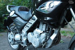 Black BMW F 650CS 2005 in Vilnius, with an engine capacity of 0.65 L and mileage of 18 thousand km for 1700 €, photo 19 on AUTOMOTO.COM.LV