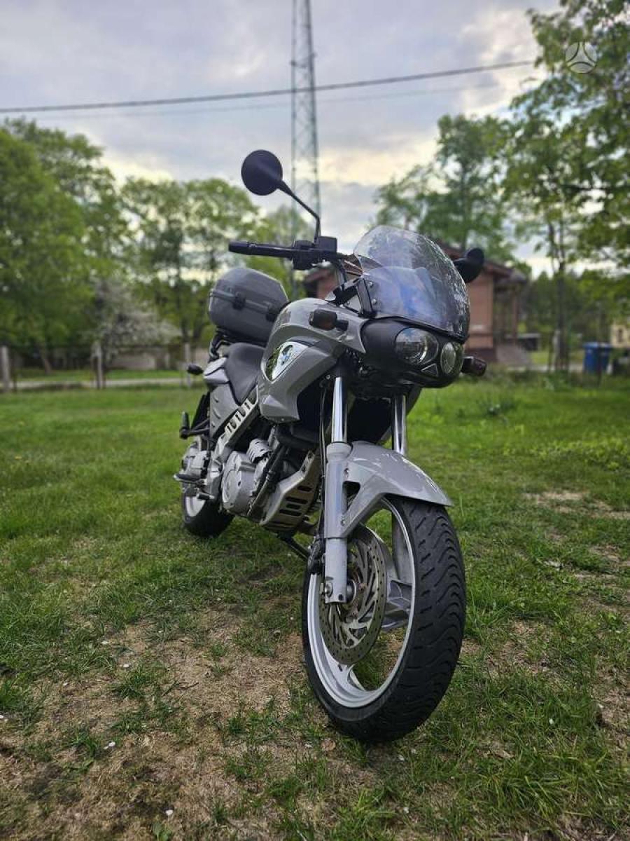 Grey BMW F 650CS 2002 in Vilnius, with an engine capacity of 0.65 L and mileage of 71 thousand km for 1749 €, photo 1 on AUTOMOTO.COM.LV