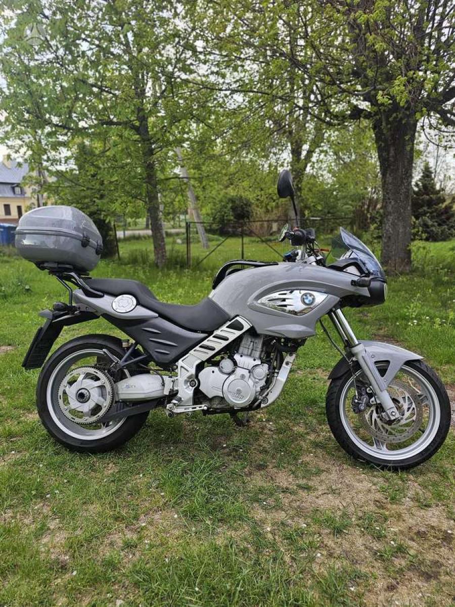 Grey BMW F 650CS 2002 in Vilnius, with an engine capacity of 0.65 L and mileage of 71 thousand km for 1749 €, photo 4 on AUTOMOTO.COM.LV