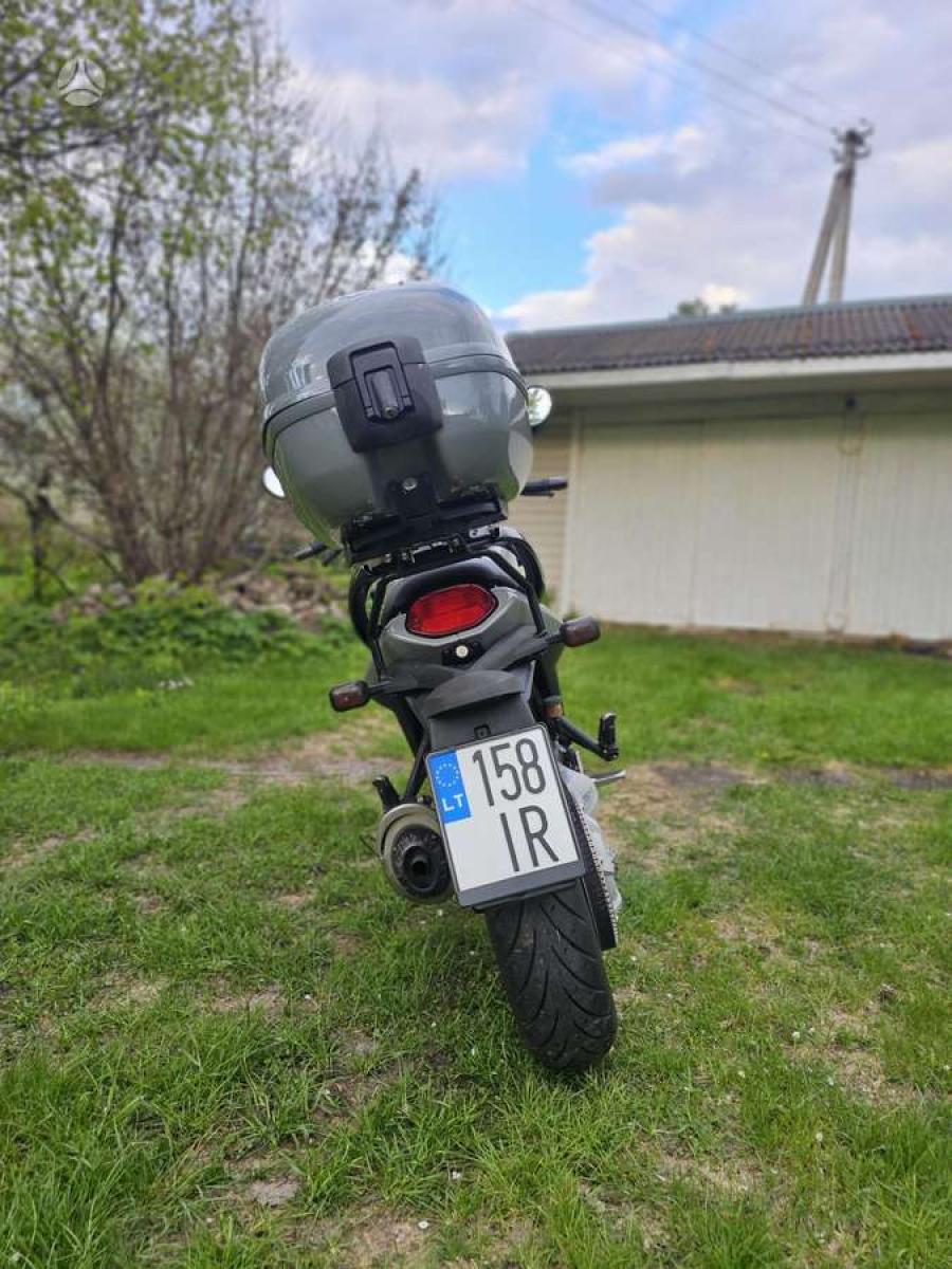 Grey BMW F 650CS 2002 in Vilnius, with an engine capacity of 0.65 L and mileage of 71 thousand km for 1749 €, photo 6 on AUTOMOTO.COM.LV