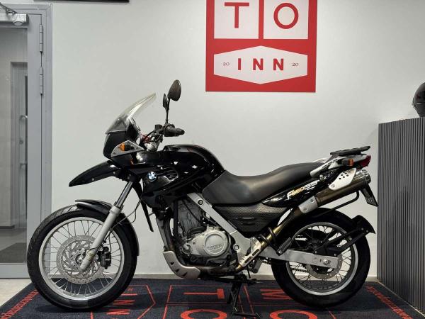 Black BMW F 650GS 2001 in Tallinn, with an engine capacity of 0.65 L and mileage of 39 thousand km for 1999 €, photo 3 on AUTOMOTO.COM.LV