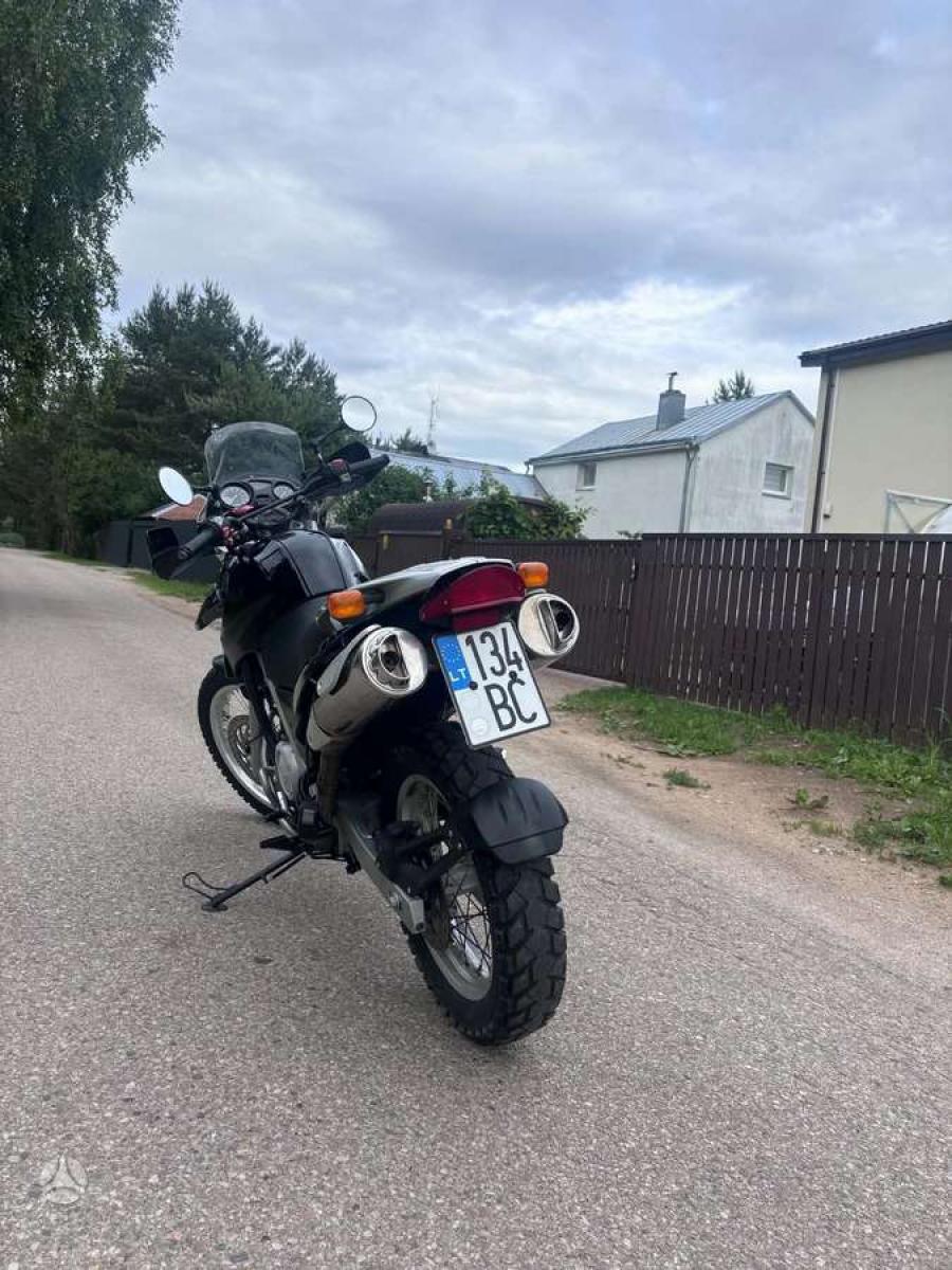Melns BMW F 650GS 2001 Viļņa, ar dzinēja tilpumu 0.65 L un nobraukumu 39 tūkst. km par 2299 €, foto 7 vietnē AUTOMOTO.COM.LV