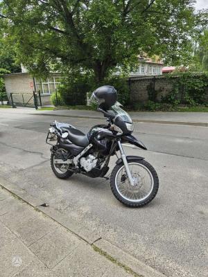 Melns BMW F 650GS 2004 Viļņa, ar dzinēja tilpumu 0.65 L un nobraukumu 18 tūkst. km par 2300 €, foto  vietnē AUTOMOTO.COM.LV