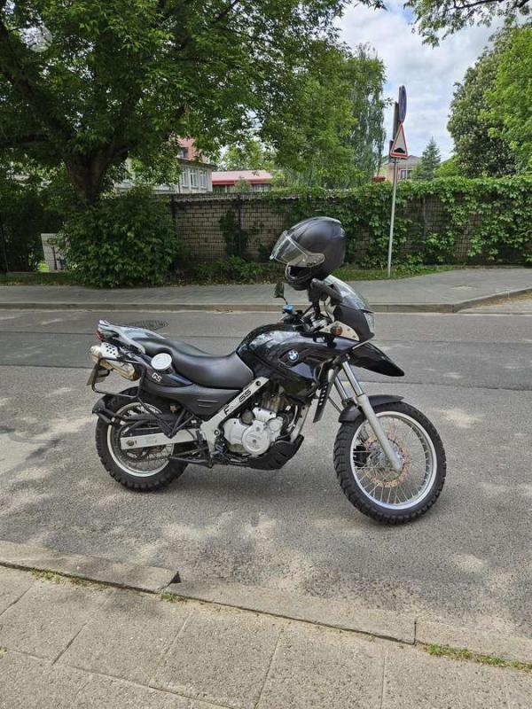 Melns BMW F 650GS 2004 Viļņa, ar dzinēja tilpumu 0.65 L un nobraukumu 18 tūkst. km par 2300 €, foto 2 vietnē AUTOMOTO.COM.LV