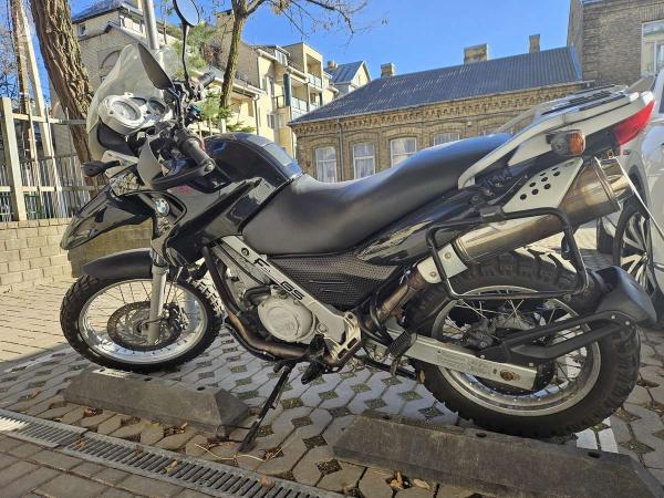 Melns BMW F 650GS 2004 Viļņa, ar dzinēja tilpumu 0.65 L un nobraukumu 18 tūkst. km par 2300 €, foto 3 vietnē AUTOMOTO.COM.LV
