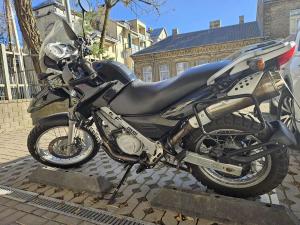 Melns BMW F 650GS 2004 Viļņa, ar dzinēja tilpumu 0.65 L un nobraukumu 18 tūkst. km par 2300 €, foto 4 vietnē AUTOMOTO.COM.LV