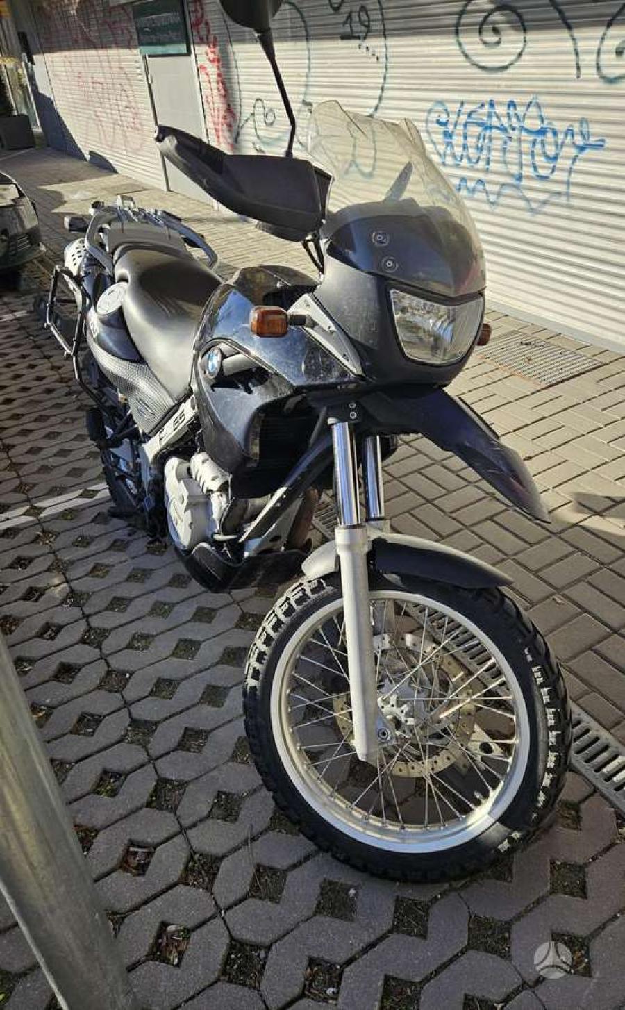 Melns BMW F 650GS 2004 Viļņa, ar dzinēja tilpumu 0.65 L un nobraukumu 18 tūkst. km par 2300 €, foto 6 vietnē AUTOMOTO.COM.LV