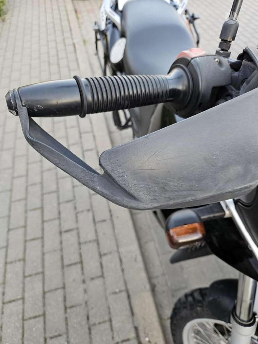 Melns BMW F 650GS 2004 Viļņa, ar dzinēja tilpumu 0.65 L un nobraukumu 18 tūkst. km par 2300 €, foto 12 vietnē AUTOMOTO.COM.LV