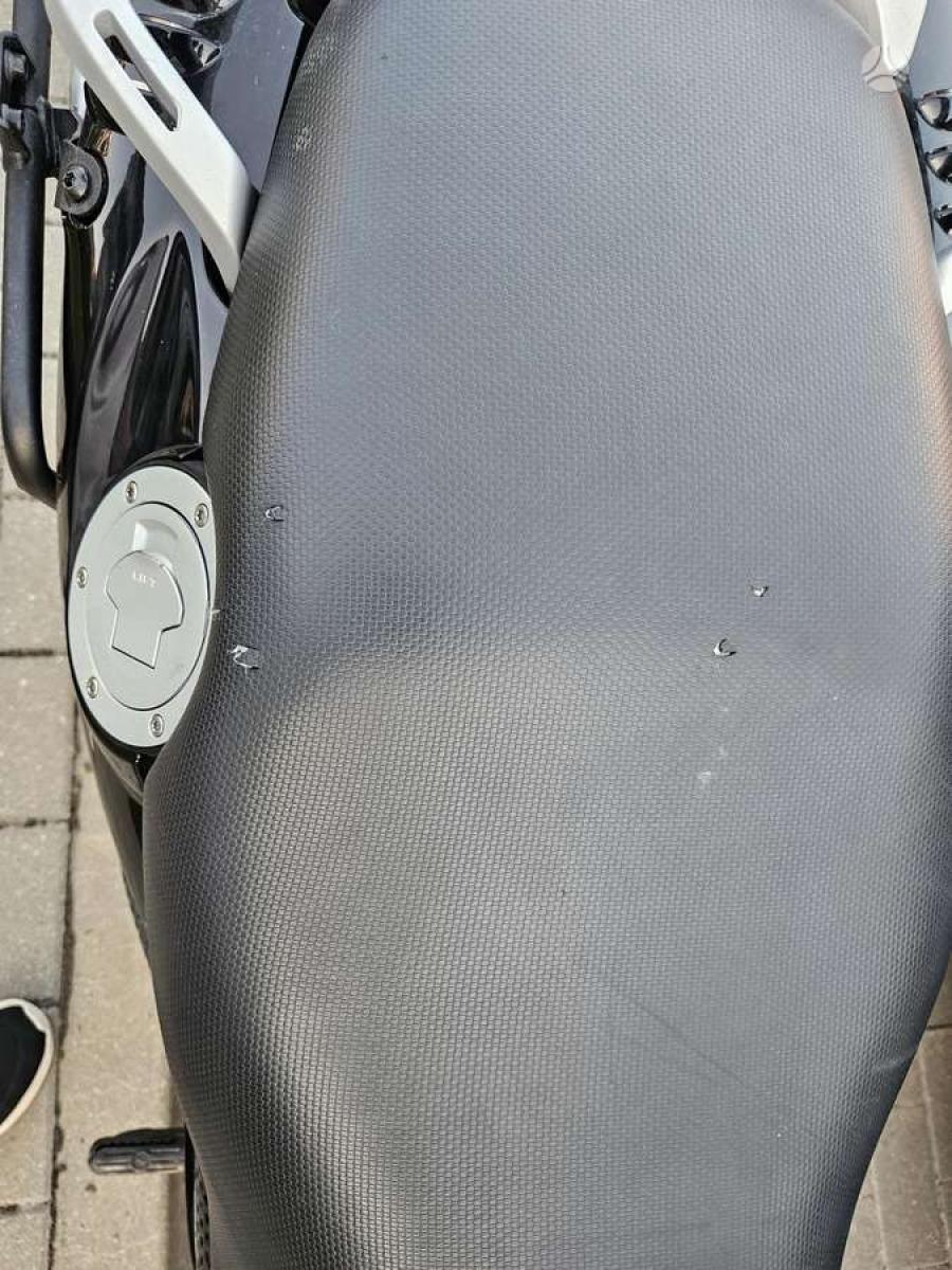 Melns BMW F 650GS 2004 Viļņa, ar dzinēja tilpumu 0.65 L un nobraukumu 18 tūkst. km par 2300 €, foto 13 vietnē AUTOMOTO.COM.LV
