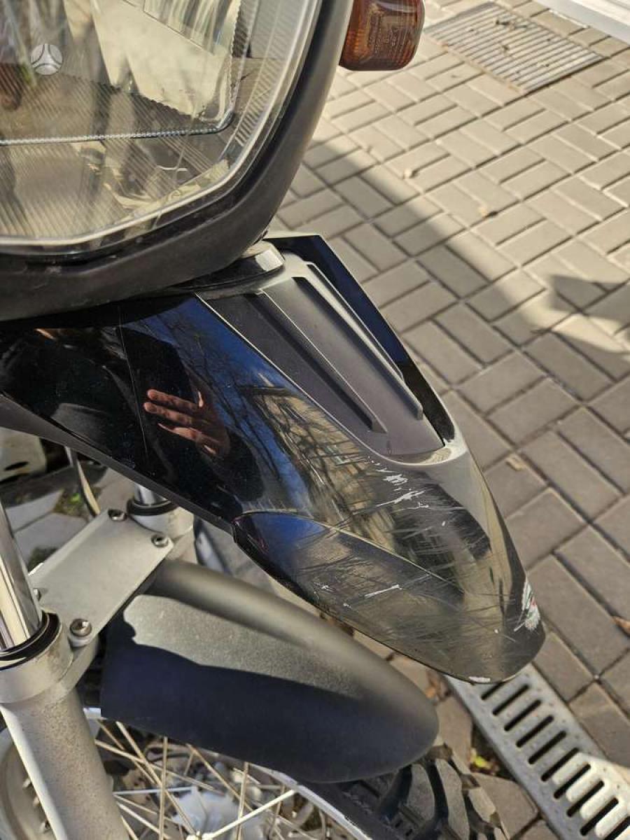 Melns BMW F 650GS 2004 Viļņa, ar dzinēja tilpumu 0.65 L un nobraukumu 18 tūkst. km par 2300 €, foto 15 vietnē AUTOMOTO.COM.LV