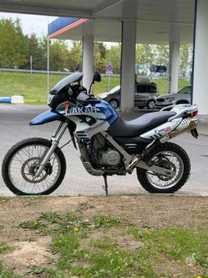 Zils BMW F 650GS 2006 Viļņa, ar dzinēja tilpumu 0.65 L un nobraukumu 40 tūkst. km par 2500 €, foto  vietnē AUTOMOTO.COM.LV