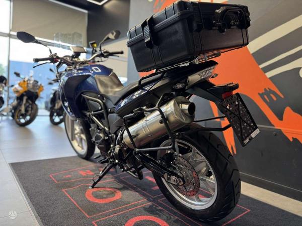 BMW F 650GS 2011 in Vilnius on AUTOMOTO.COM.LV Blue BMW F 650GS 2011 in Vilnius, with an engine capacity of 0.80 L and mileage of 21 thousand km for 4199 €, photo 4 on AUTOMOTO.COM.LV