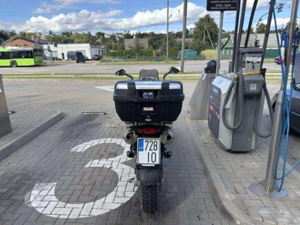 BMW F 650GS 2007 in Kaunas on AUTOMOTO.COM.LV Green BMW F 650GS 2007 in Kaunas, with an engine capacity of 0.65 L and mileage of 58 thousand km for 2900 €, photo 6 on AUTOMOTO.COM.LV
