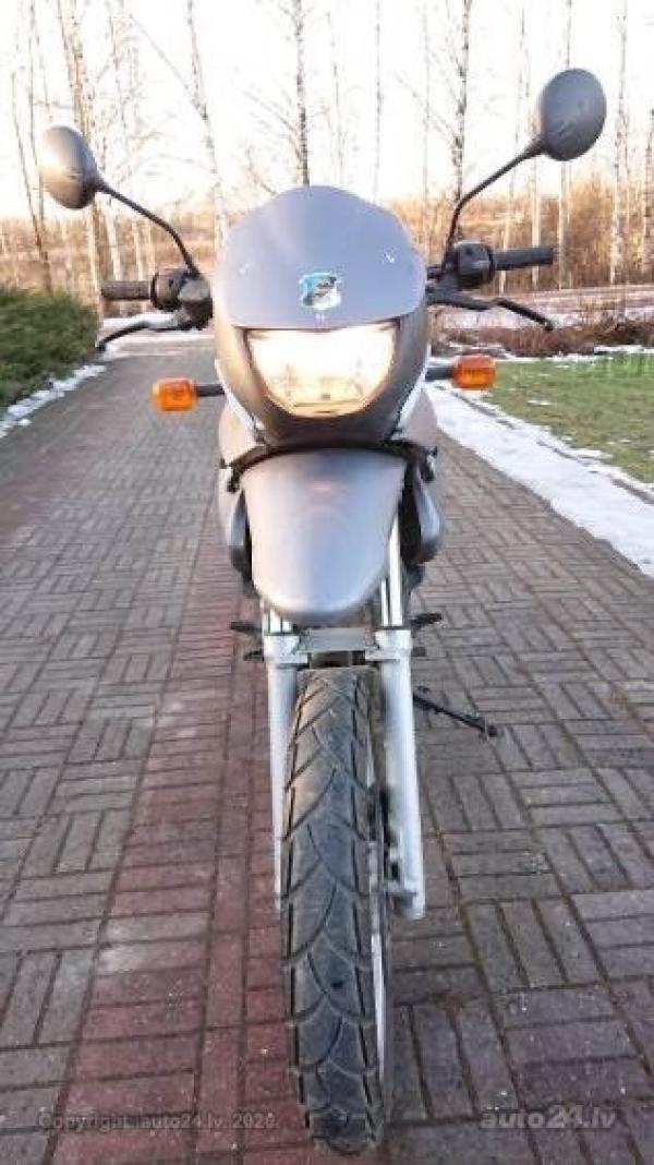 Серый БМВ F 650GS 2001 в Тарту, объемом двигателя 0.65 л и пробегом 31 тыс. км за 2999 €, фото 4 на AUTOMOTO.COM.LV