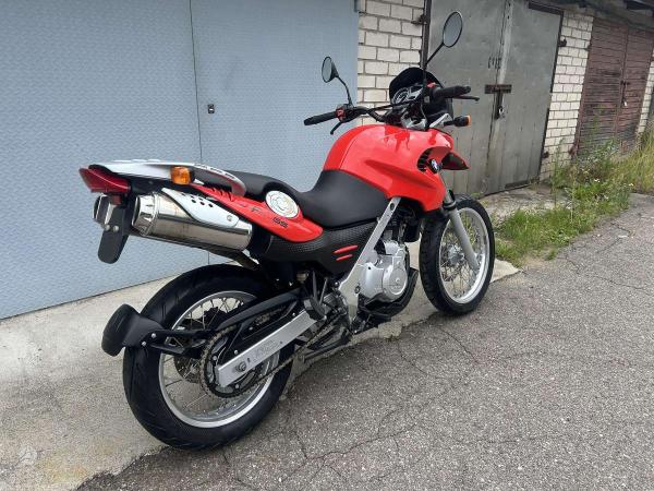 Red BMW F 650GS 2001 in Birstonas, with an engine capacity of 0.65 L and mileage of 45 thousand km for 2350 €, photo 5 on AUTOMOTO.COM.LV