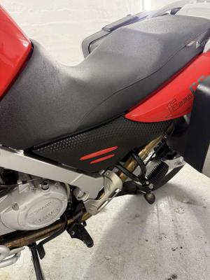 Red BMW F 650GS 2006 in Vilkaviskis, with an engine capacity of 0.65 L and mileage of 27 thousand km for 2350 €, photo 20 on AUTOMOTO.COM.LV