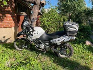 Balts BMW F 650GS 2000 Viļņa, ar dzinēja tilpumu 0.65 L un nobraukumu 30 tūkst. km par 2400 €, foto 6 vietnē AUTOMOTO.COM.LV