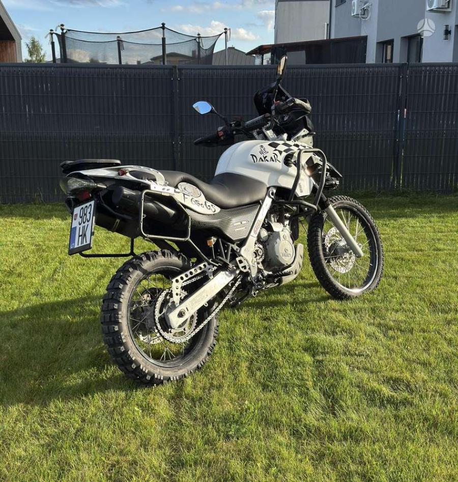 White BMW F 650GS 2001 in Kaunas, with an engine capacity of 0.65 L and mileage of 32 thousand km for 3500 €, photo 3 on AUTOMOTO.COM.LV