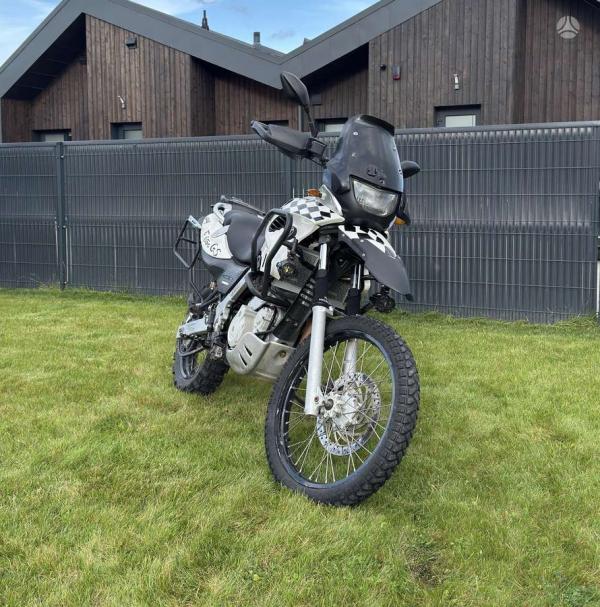 White BMW F 650GS 2001 in Kaunas, with an engine capacity of 0.65 L and mileage of 32 thousand km for 3500 €, photo 4 on AUTOMOTO.COM.LV