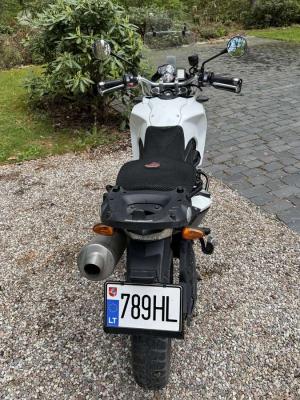 White BMW F 650GS 2012 in Vilnius, with an engine capacity of 0.80 L and mileage of 80 thousand km for 3300 €, photo 5 on AUTOMOTO.COM.LV