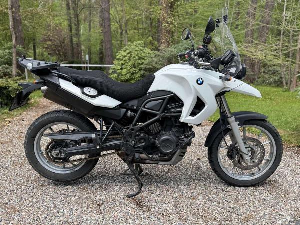White BMW F 650GS 2012 in Vilnius, with an engine capacity of 0.80 L and mileage of 80 thousand km for 3300 €, photo 5 on AUTOMOTO.COM.LV