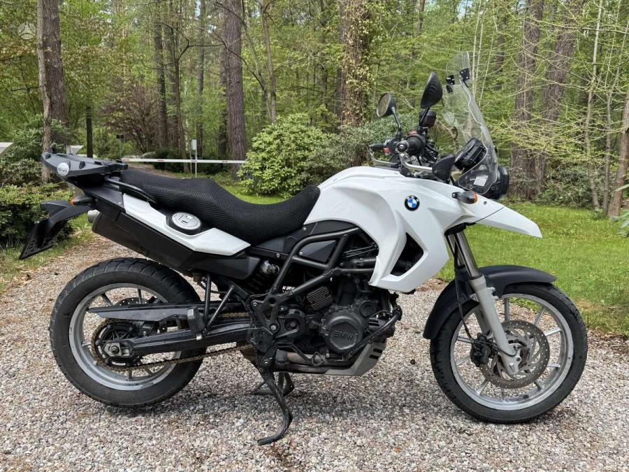 White BMW F 650GS 2012 in Vilnius, with an engine capacity of 0.80 L and mileage of 80 thousand km for 3300 €, photo 7 on AUTOMOTO.COM.LV