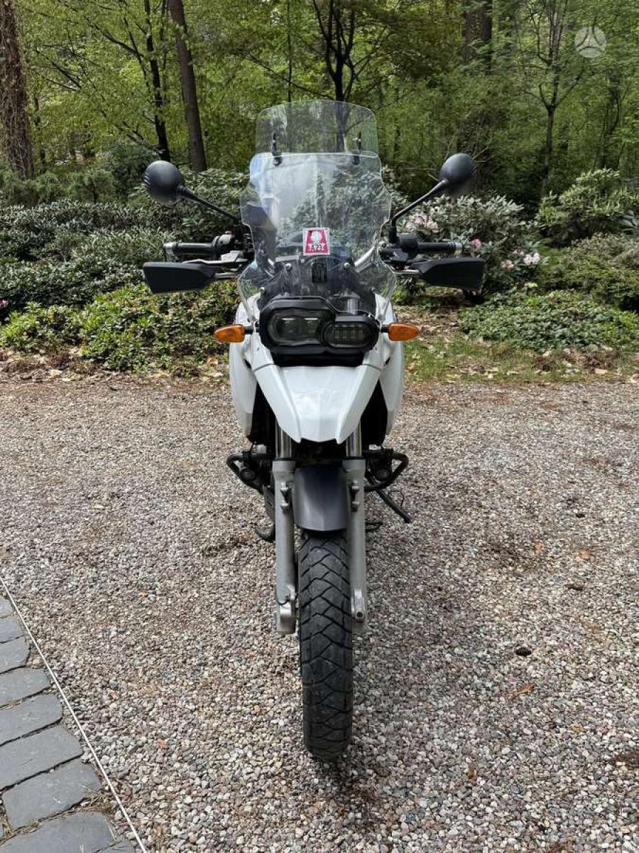 White BMW F 650GS 2012 in Vilnius, with an engine capacity of 0.80 L and mileage of 80 thousand km for 3300 €, photo 8 on AUTOMOTO.COM.LV
