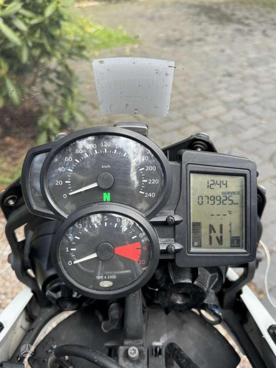 White BMW F 650GS 2012 in Vilnius, with an engine capacity of 0.80 L and mileage of 80 thousand km for 3300 €, photo 9 on AUTOMOTO.COM.LV