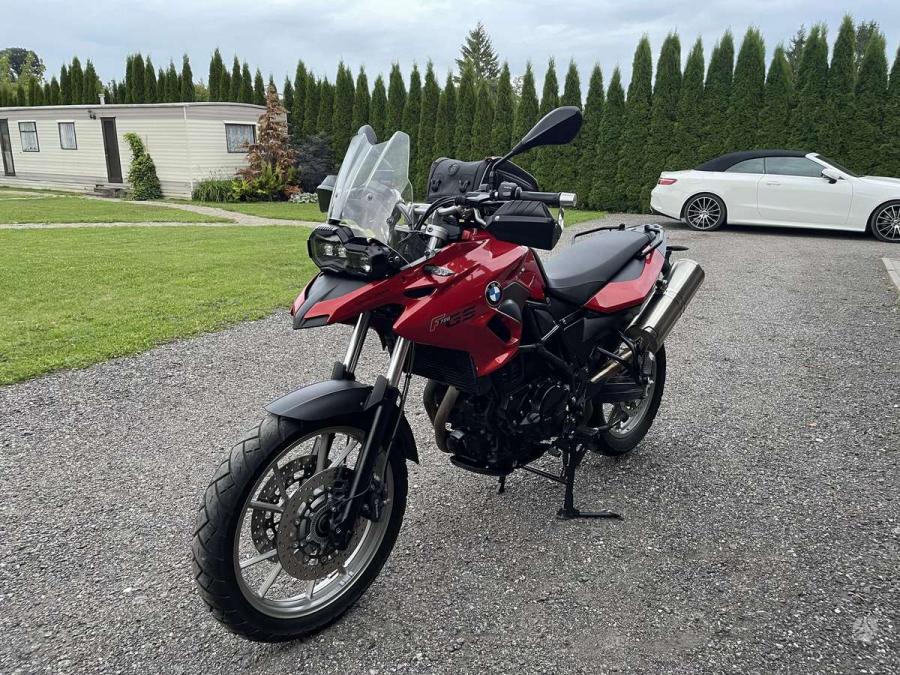 Red BMW F 700GS 2013 in Kursenai, with an engine capacity of 0.80 L and mileage of 70 thousand km for 4150 €, photo 1 on AUTOMOTO.COM.LV