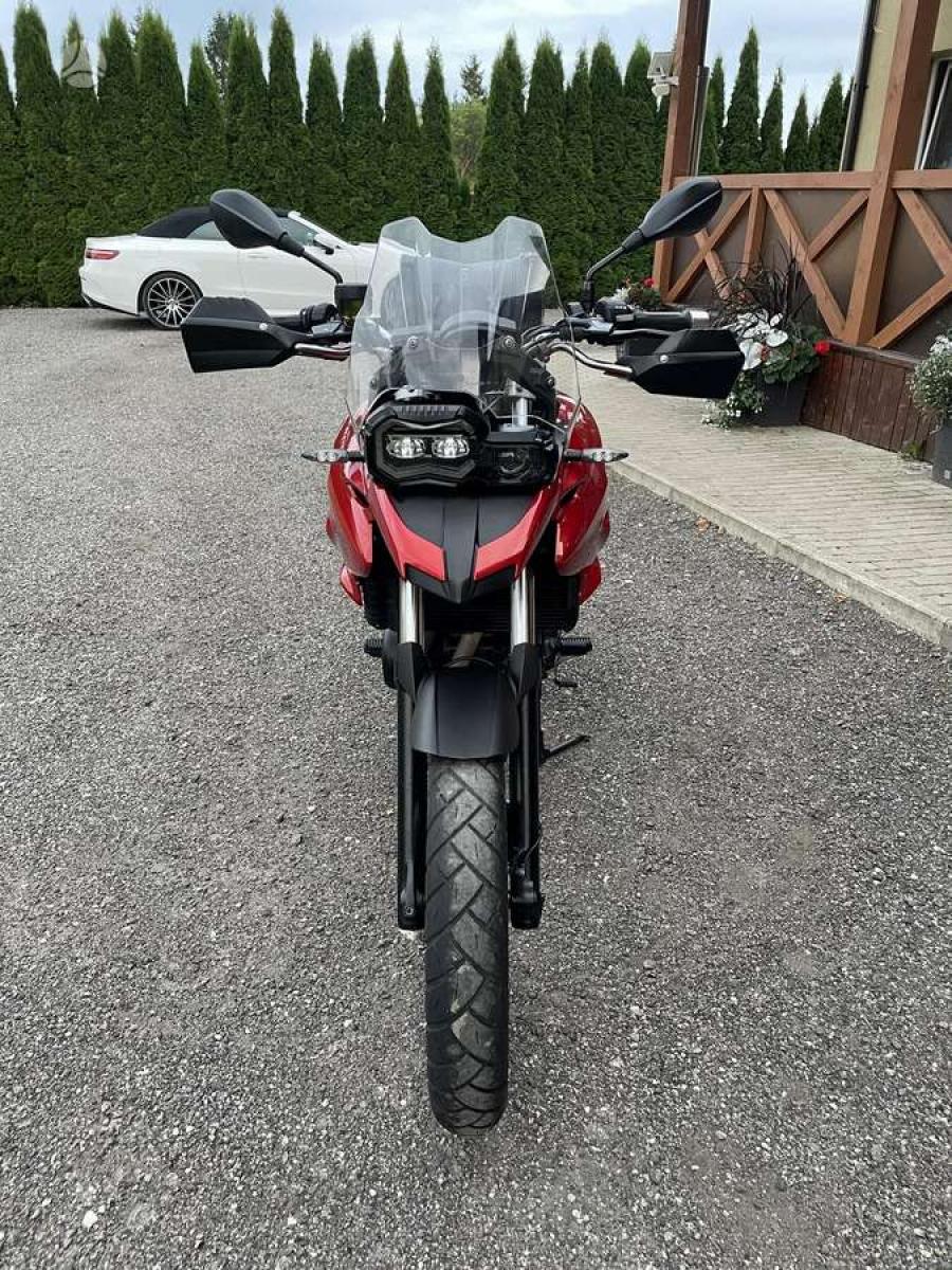 Red BMW F 700GS 2013 in Kursenai, with an engine capacity of 0.80 L and mileage of 70 thousand km for 4150 €, photo 4 on AUTOMOTO.COM.LV