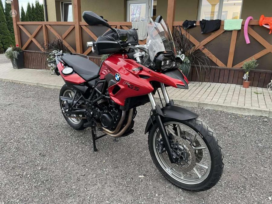 Red BMW F 700GS 2013 in Kursenai, with an engine capacity of 0.80 L and mileage of 70 thousand km for 4150 €, photo 5 on AUTOMOTO.COM.LV