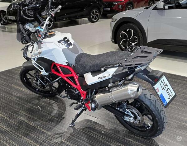White BMW F 700GS 2017 in Siauliai, with an engine capacity of 0.80 L and mileage of 14 thousand km for 5900 €, photo 5 on AUTOMOTO.COM.LV