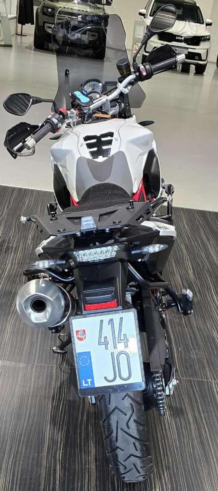 White BMW F 700GS 2017 in Siauliai, with an engine capacity of 0.80 L and mileage of 14 thousand km for 5900 €, photo 7 on AUTOMOTO.COM.LV