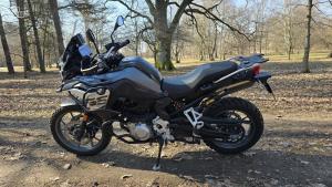 Melns BMW F 750GS 2019 Kauņa, ar dzinēja tilpumu 0.85 L un nobraukumu 11 tūkst. km par 8500 €, foto  vietnē AUTOMOTO.COM.LV