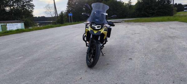 BMW F 750GS 2019 in Vilnius on AUTOMOTO.COM.LV Yellow BMW F 750GS 2019 in Vilnius, with an engine capacity of 0.85 L and mileage of 10 thousand km for 9000 €, photo 4 on AUTOMOTO.COM.LV
