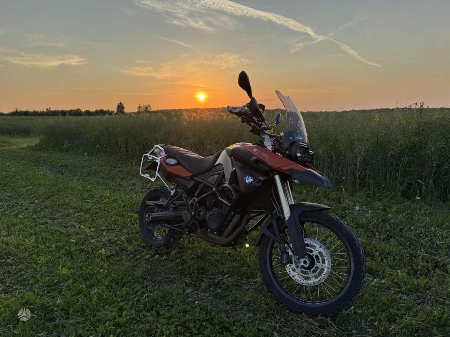Red BMW F 800GS 2010 in Kaunas, with an engine capacity of 0.80 L and mileage of 60 thousand km for 4700 €, photo 1 on AUTOMOTO.COM.LV