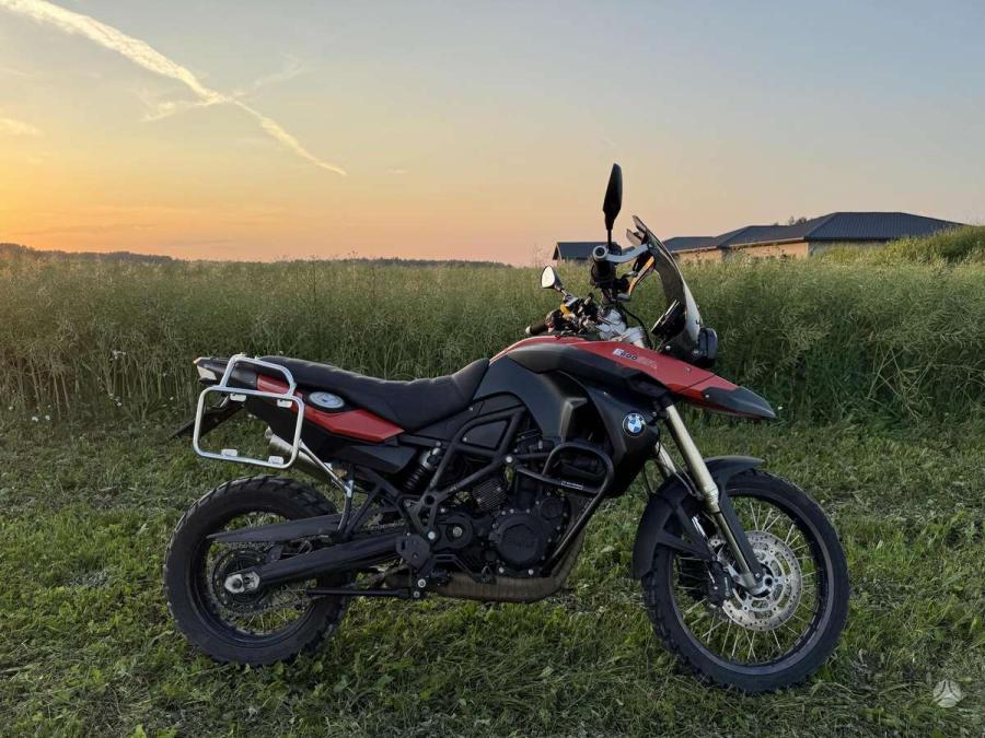 Red BMW F 800GS 2010 in Kaunas, with an engine capacity of 0.80 L and mileage of 60 thousand km for 4700 €, photo 4 on AUTOMOTO.COM.LV