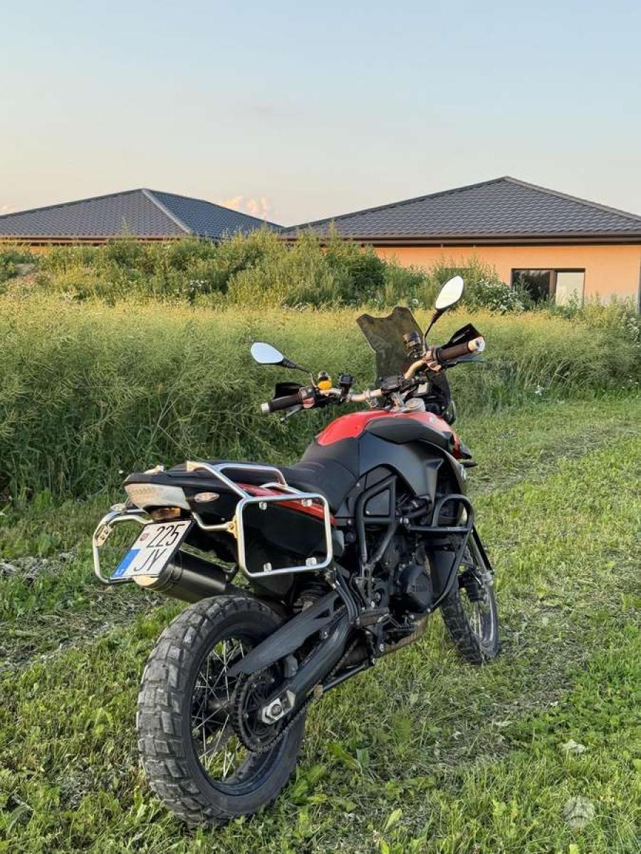 Red BMW F 800GS 2010 in Kaunas, with an engine capacity of 0.80 L and mileage of 60 thousand km for 4700 €, photo 5 on AUTOMOTO.COM.LV