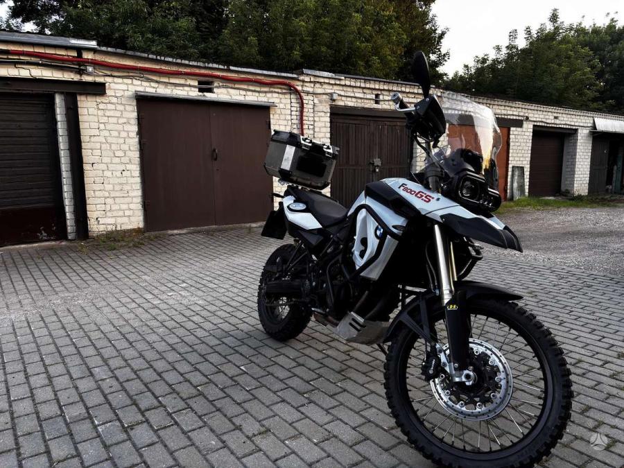 White BMW F 800GS 2010 in Vilnius, with an engine capacity of 0.80 L and mileage of 90 thousand km for 6600 €, photo 1 on AUTOMOTO.COM.LV