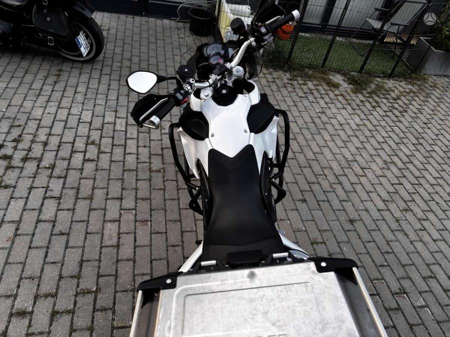 White BMW F 800GS 2010 in Vilnius, with an engine capacity of 0.80 L and mileage of 90 thousand km for 6600 €, photo 5 on AUTOMOTO.COM.LV