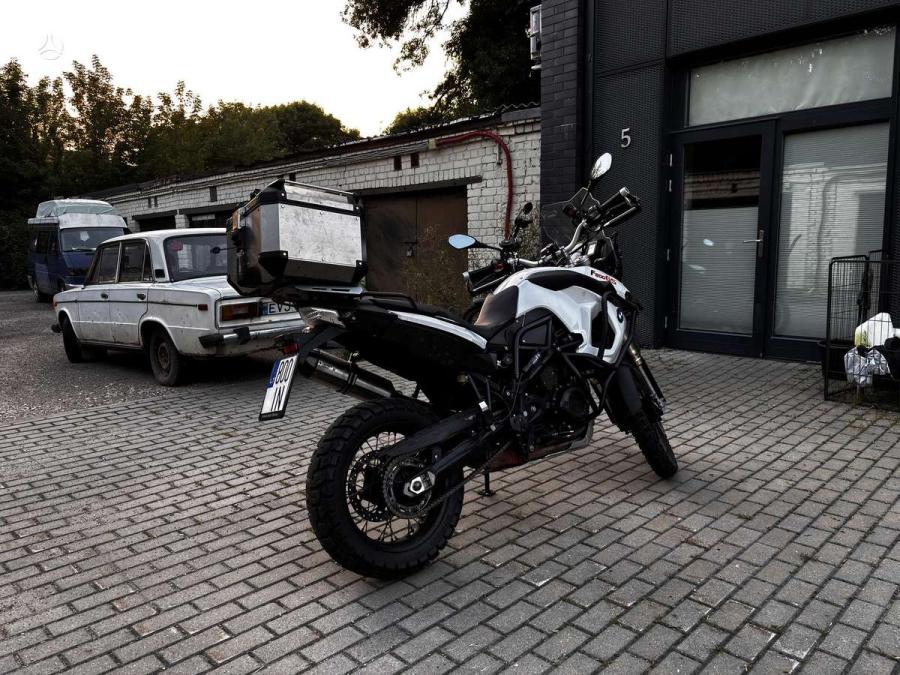 White BMW F 800GS 2010 in Vilnius, with an engine capacity of 0.80 L and mileage of 90 thousand km for 6600 €, photo 6 on AUTOMOTO.COM.LV