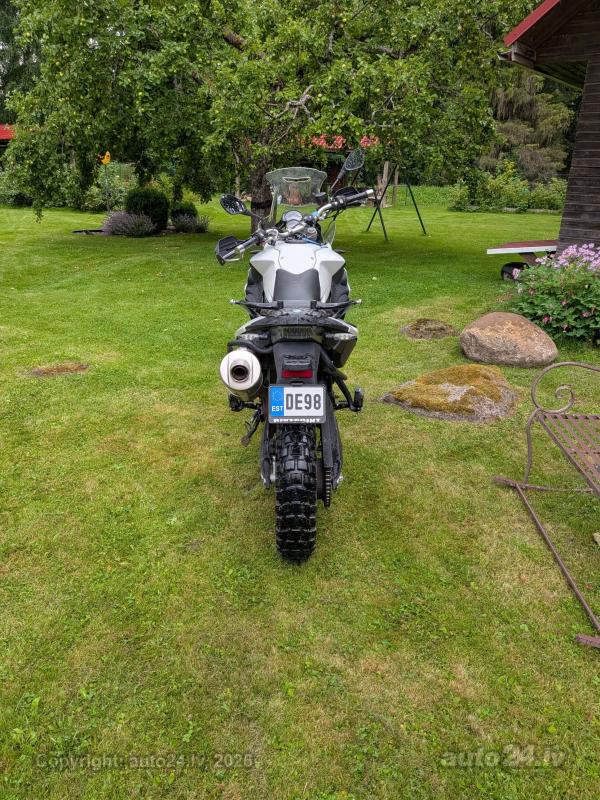 White BMW F 800GS 2012 in Tallinn, with an engine capacity of 0.80 L and mileage of 50 thousand km for 5999 €, photo 4 on AUTOMOTO.COM.LV
