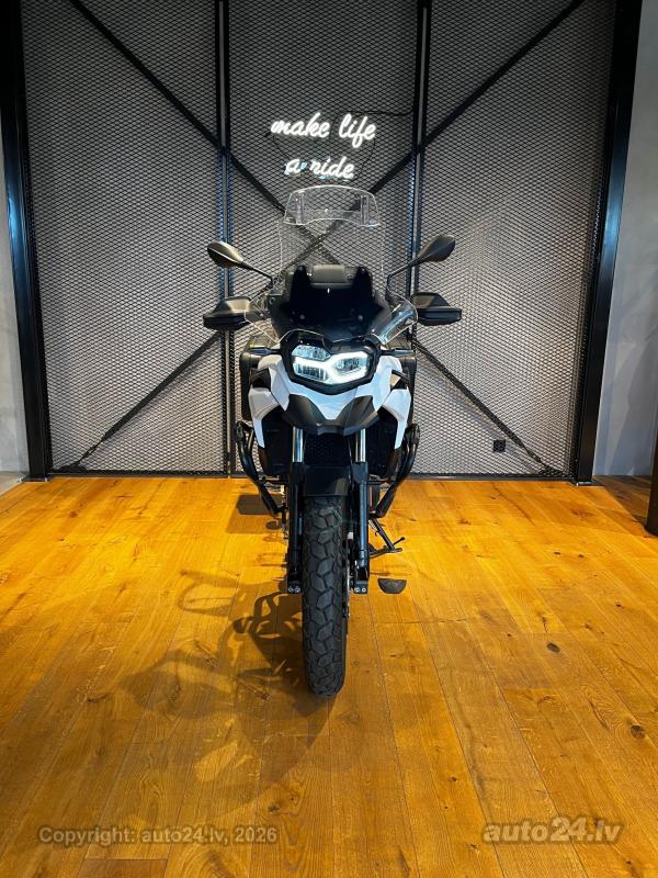 White BMW F 800GS 2024 in Tallinn, with an engine capacity of 0.90 L and mileage of 16 thousand km for 11900 €, photo 6 on AUTOMOTO.COM.LV