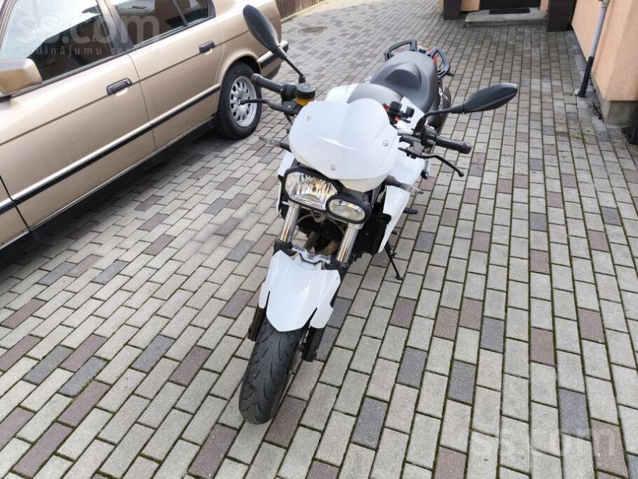 BMW F 800R 2012 in Liepaja, with an engine capacity of 0.80 L and mileage of 0 thousand km for 4150 €, photo 2 on AUTOMOTO.COM.LV
