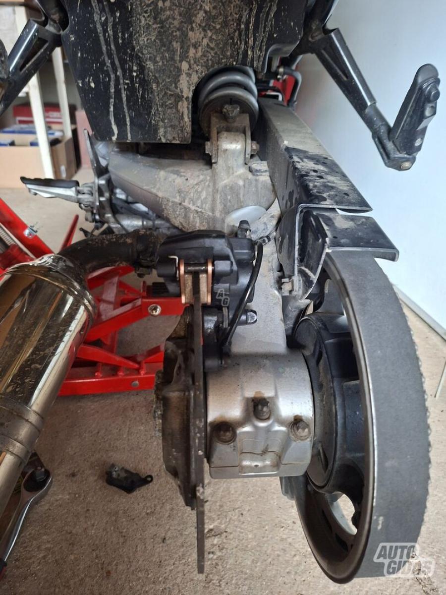 Pelēks BMW F 800S 2007 Šakiai, ar dzinēja tilpumu 0.80 L un nobraukumu 47 tūkst. km par 1500 €, foto 4 vietnē AUTOMOTO.COM.LV