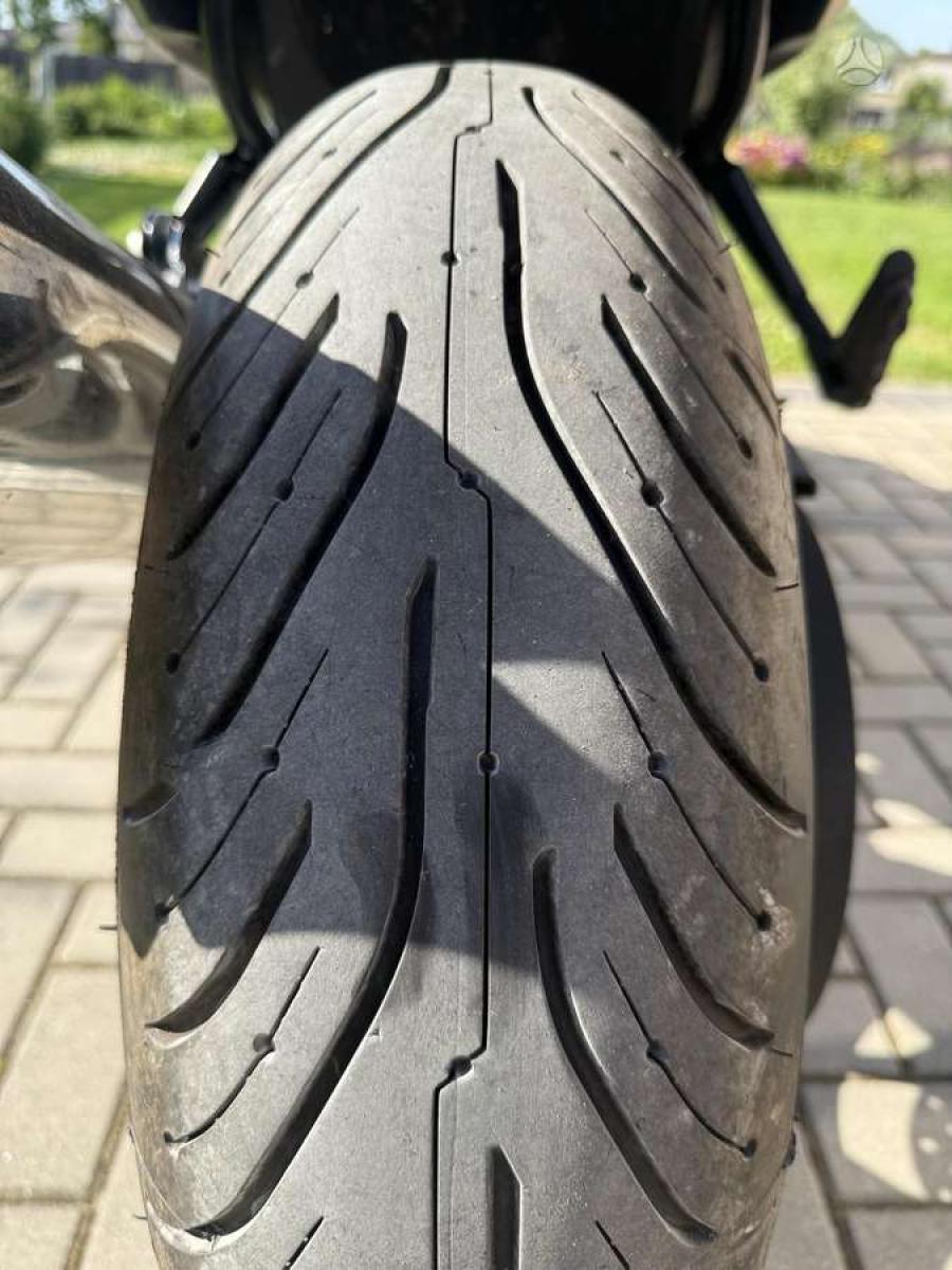 Grey BMW F 800ST 2007 in Kursenai, with an engine capacity of 0.80 L and mileage of 37 thousand km for 2400 €, photo 13 on AUTOMOTO.COM.LV
