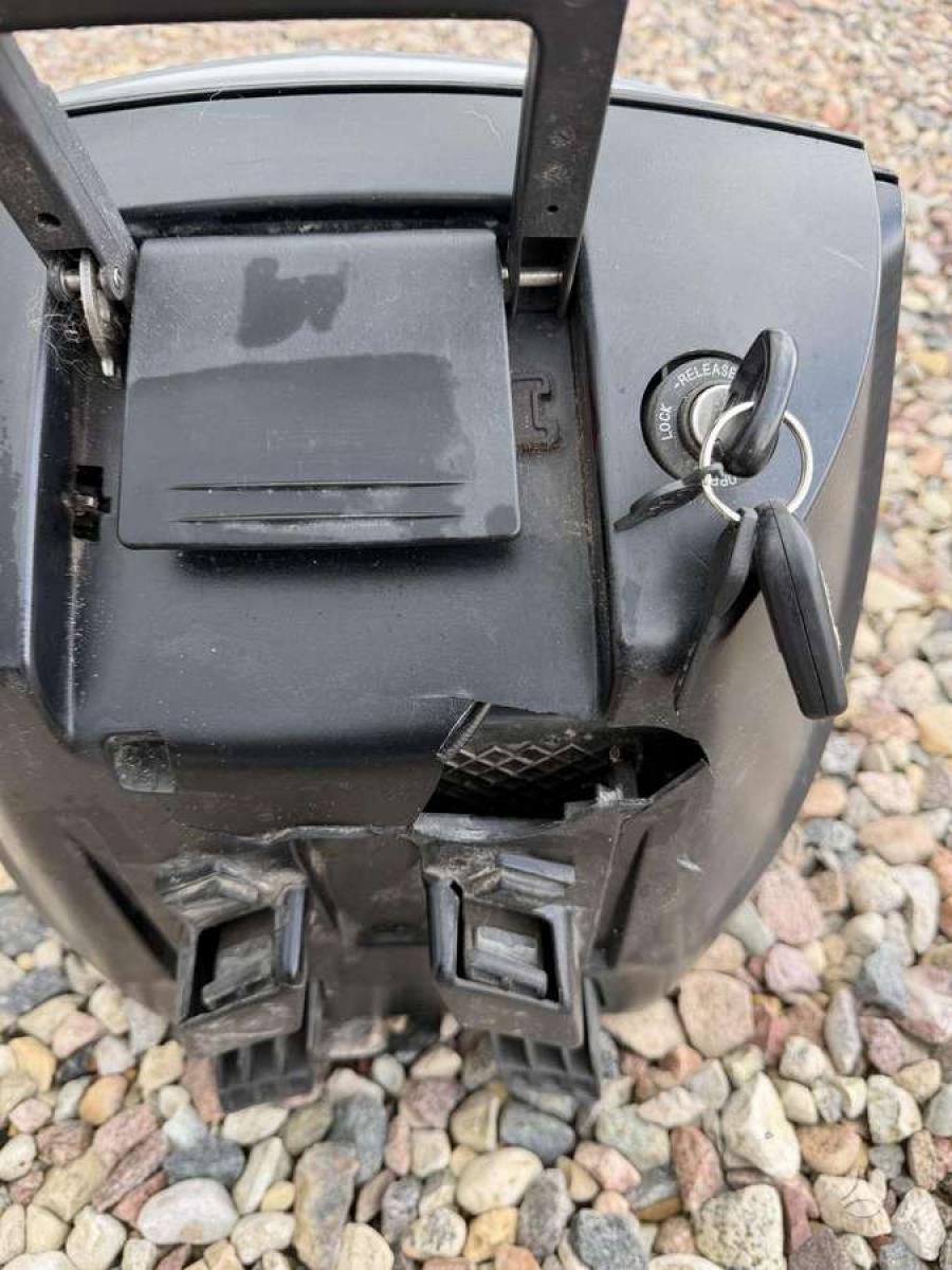 Pelēks BMW F 800ST 2008 Viļņa, ar dzinēja tilpumu 0.80 L un nobraukumu 71 tūkst. km par 2400 €, foto 7 vietnē AUTOMOTO.COM.LV