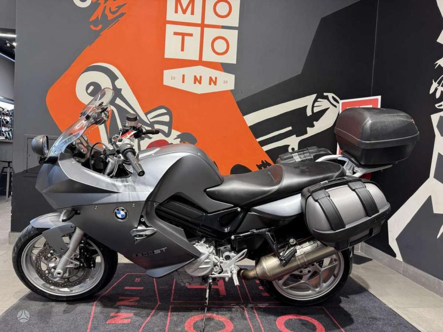 Красный БМВ F 800ST 2008 в Вильнюс, объемом двигателя 0.80 л и пробегом 47 тыс. км за 2999 €, фото 3 на AUTOMOTO.COM.LV