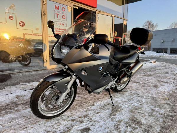 Red BMW F 800ST 2008 in Vilnius, with an engine capacity of 0.80 L and mileage of 47 thousand km for 2999 €, photo 11 on AUTOMOTO.COM.LV